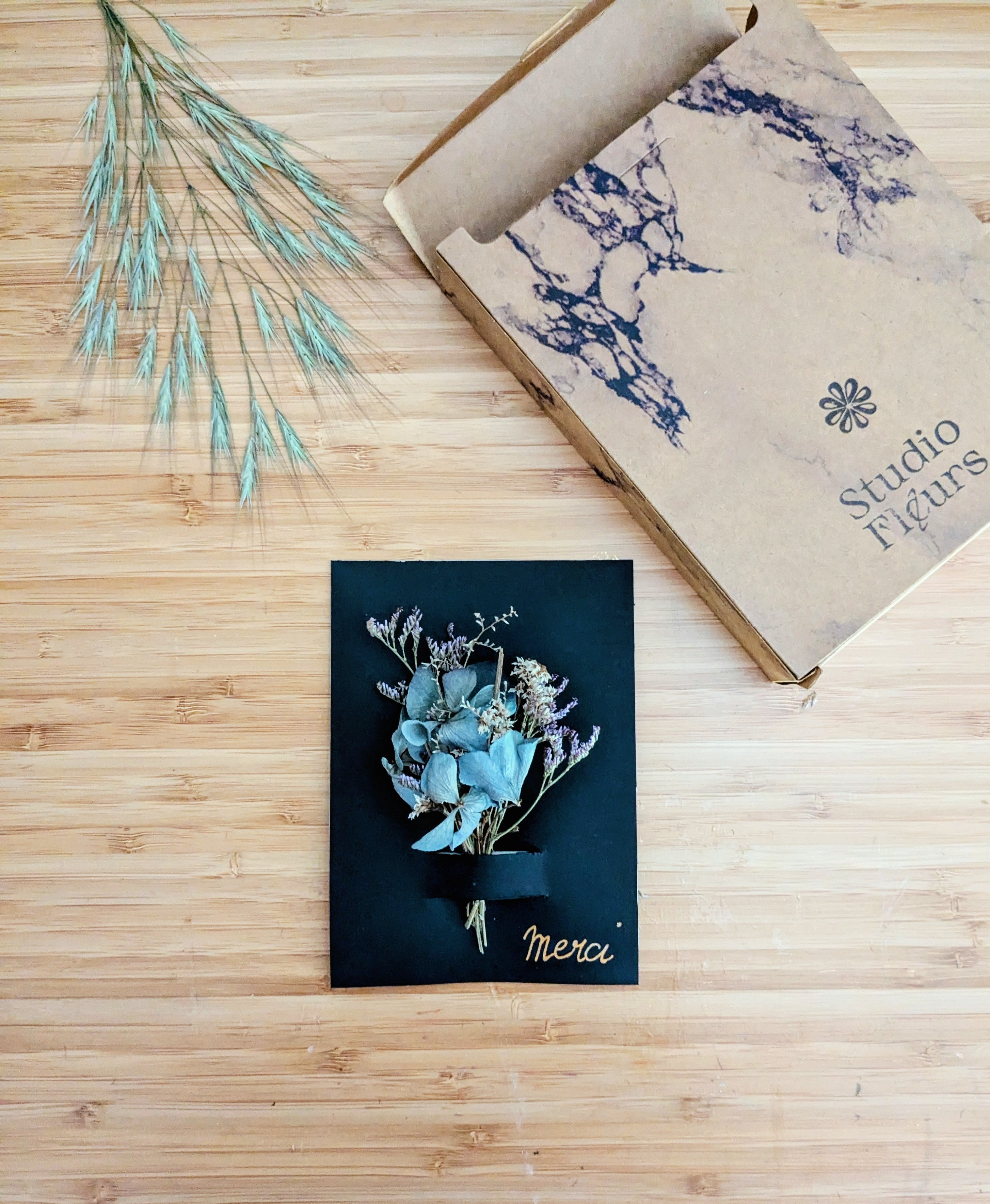 Carte fleurie – Studio Fleurs
